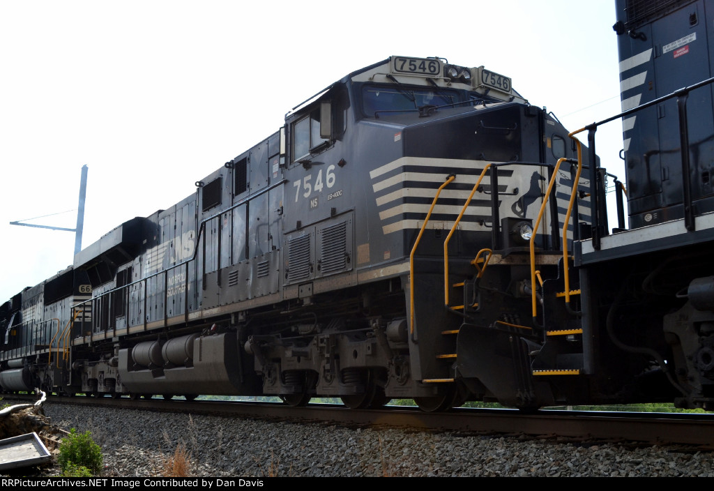 NS ES40DC 7546 trails on 17G